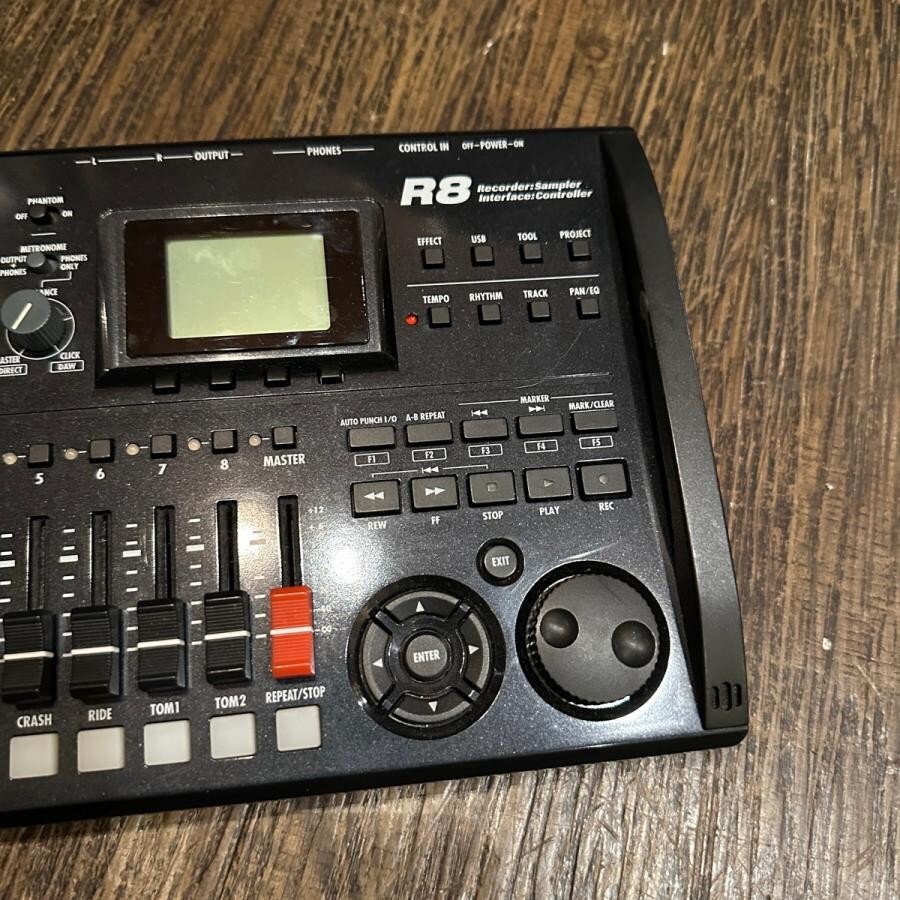 ZOOM R8 Multitrak Recorder Sampler | Good Condition | eBay