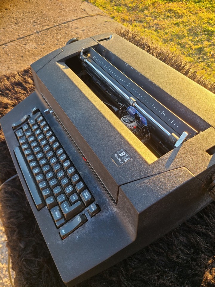 🖋️ IBM Selectric II Electric Typewriter – Powers On, Untested – Vintage ...