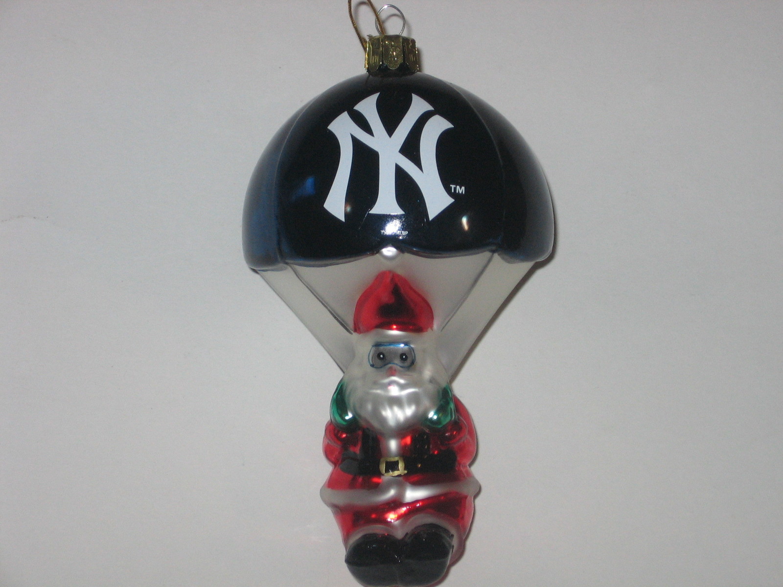 New York Yankees 5.5" Blown Glass Parachuting Santa Christmas Ornament ...