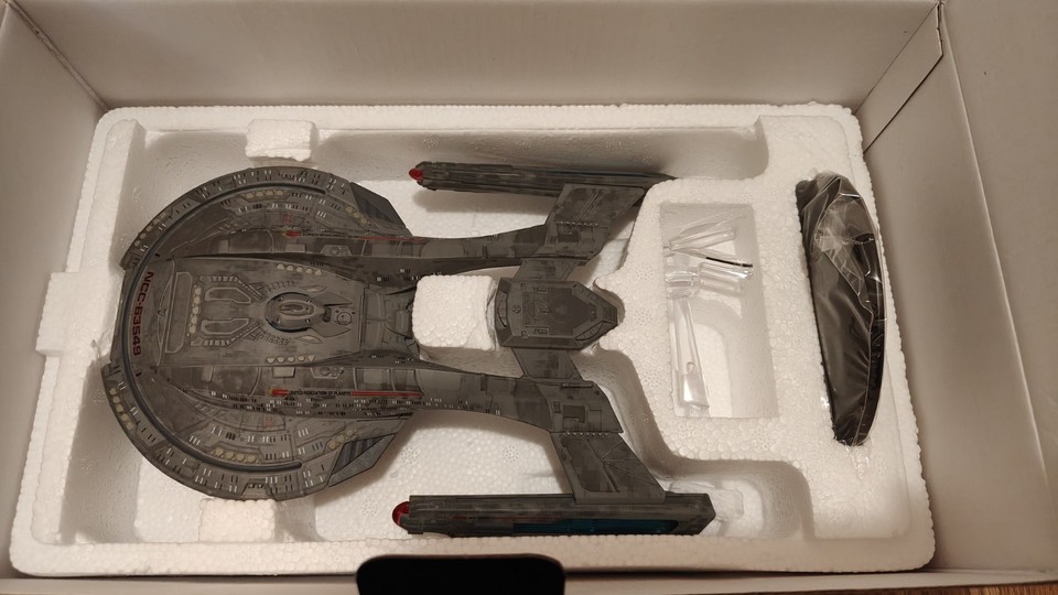 Eaglemoss Star Trek USS Thunderchild - Akira Class XL model. Brand new ...