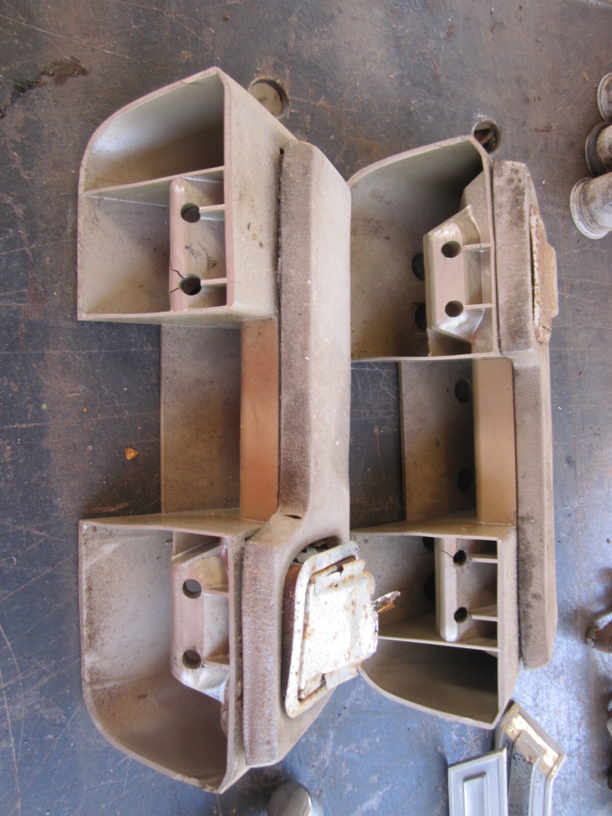 63 64 65 66 MOPAR A BODY REAR ARM RESTS W/ ASH TRAYS OEM PAIR LEFT ...