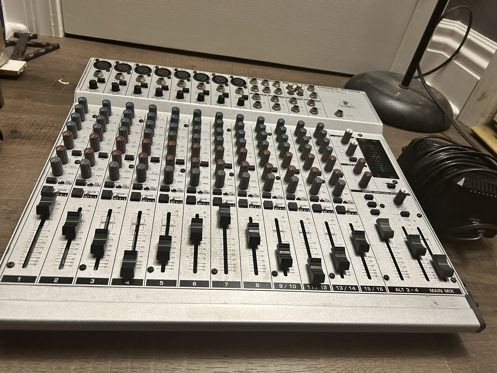 Behringer Eurorack MX 2004A with power supply 16 Channel Line Mixer ...