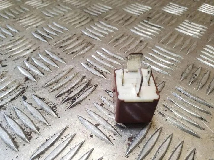 TOYOTA AVENSIS VERSO M2 Relays 1567001570 9098702016 2.00 Diesel 85kw ...