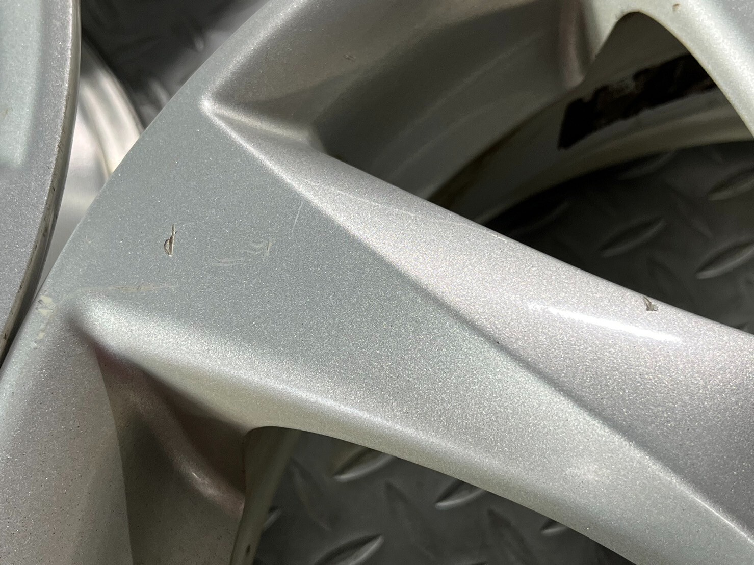 Suzuki Enkei Aluminum Alloy 15 Inch Wheels 4 Holes 15x4.5J Inset 45 PCD ...