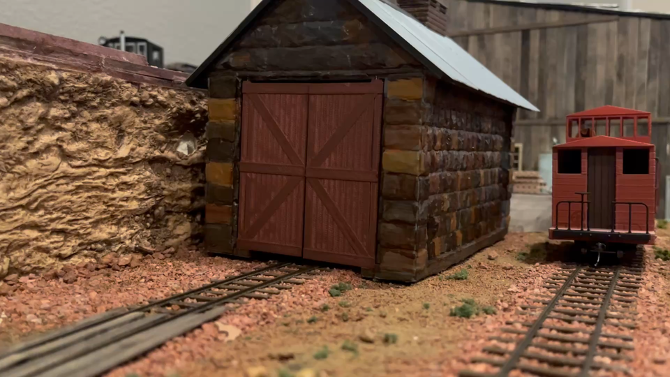 On30 Stone Engine House Assembled And Painted | eBay