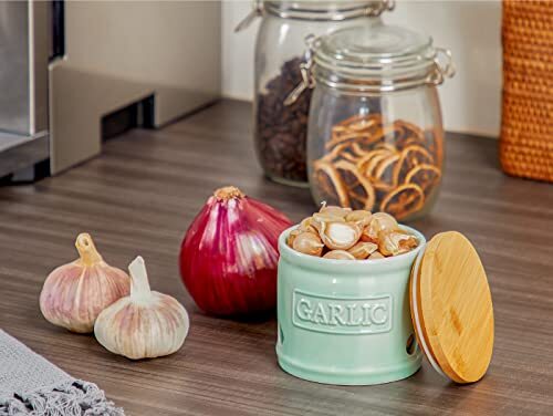 Garlic Keeper for Counter, Garlic Holder Countertop Storage Container ...