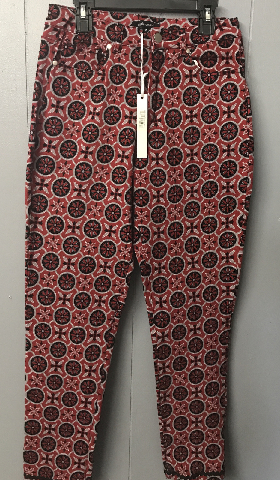 Simply Southern Pants. Red&Black Floral. 5 Pockets. 28 Inseam. Size ...
