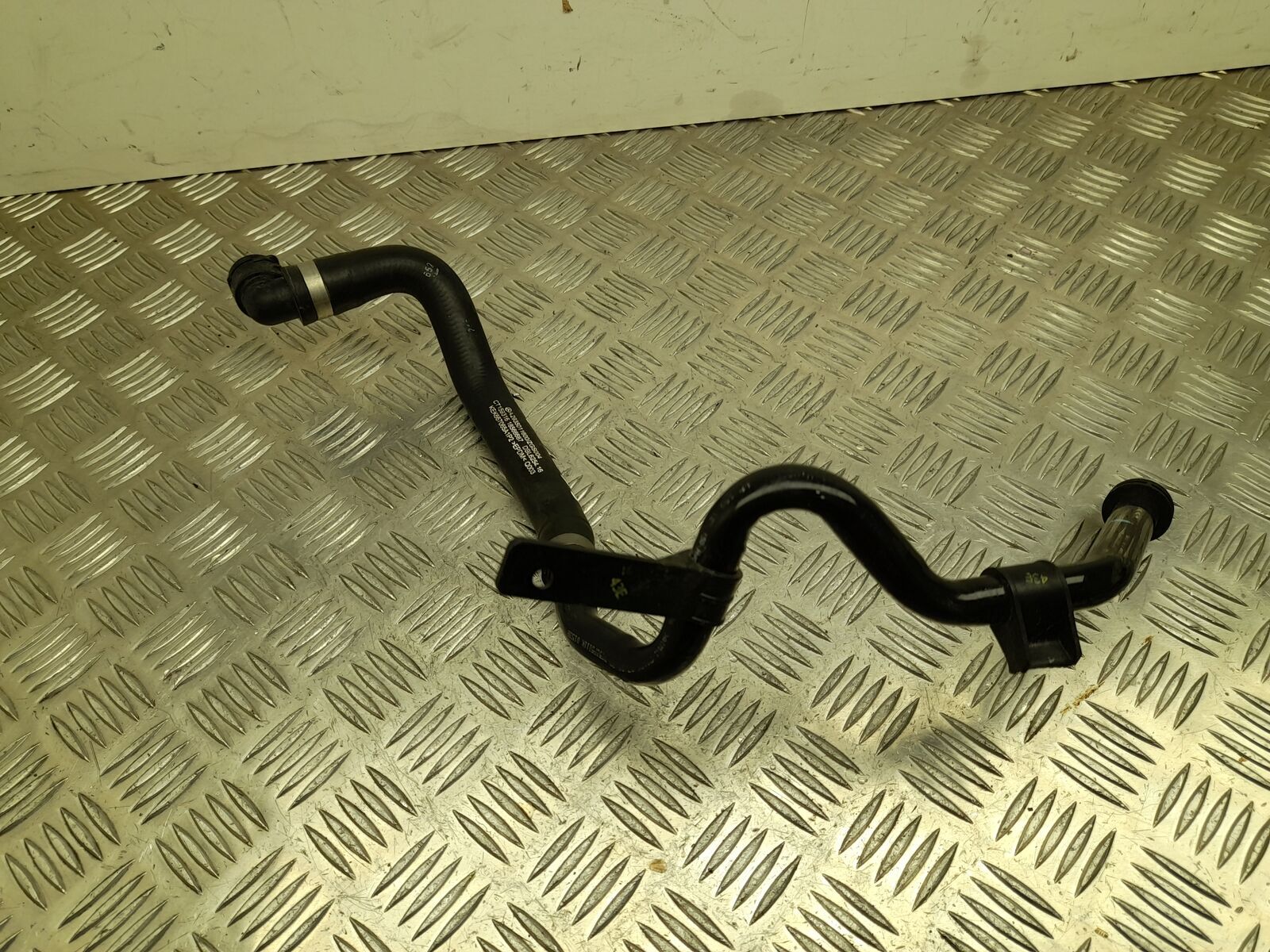 Conduite de liquide de refroidissement MERCEDES-BENZ A2935011600 EQC ...