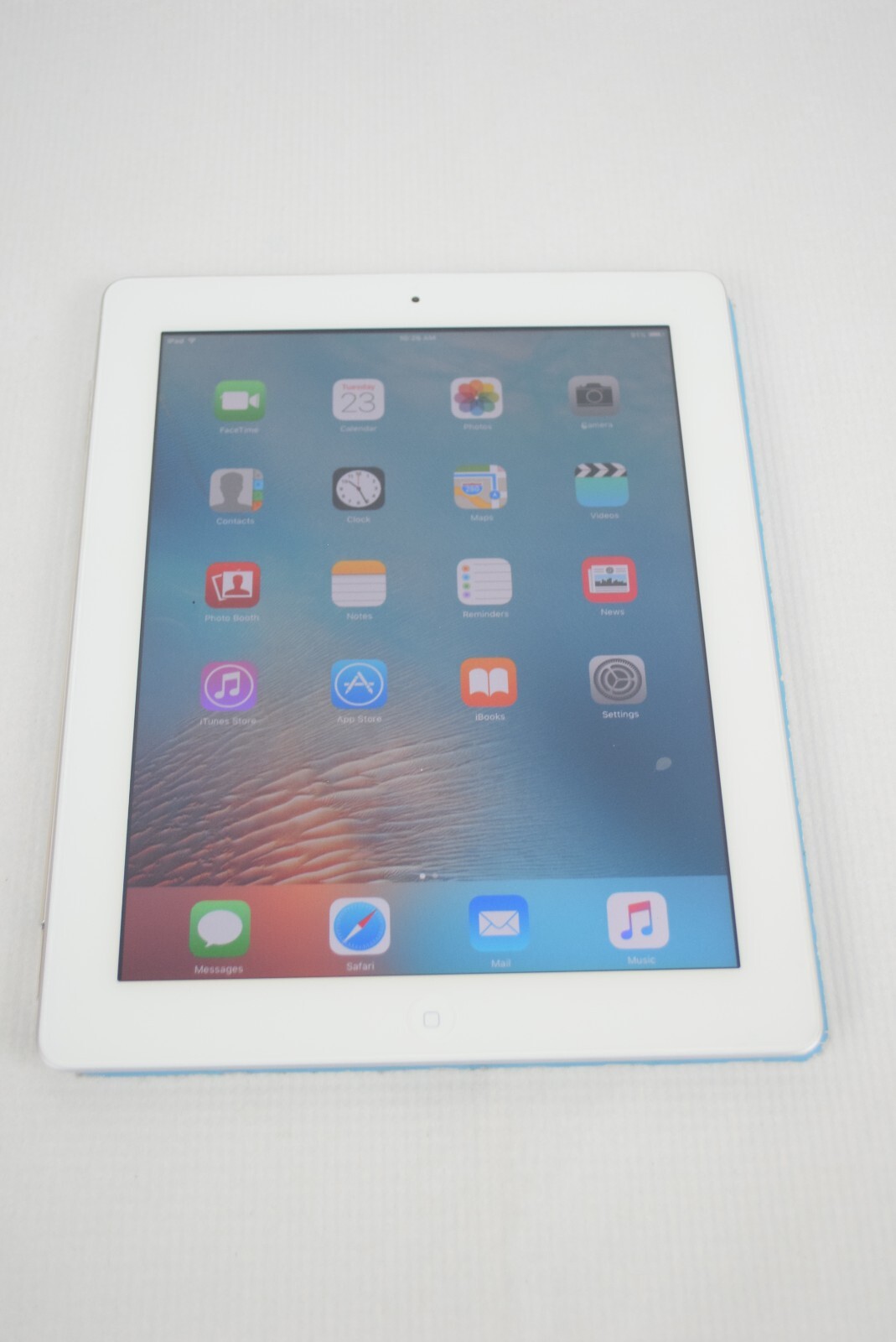 Apple A1395 iPad 2 16GB 9.7in White Silver With Blue Magnetic MC979LL/A ...