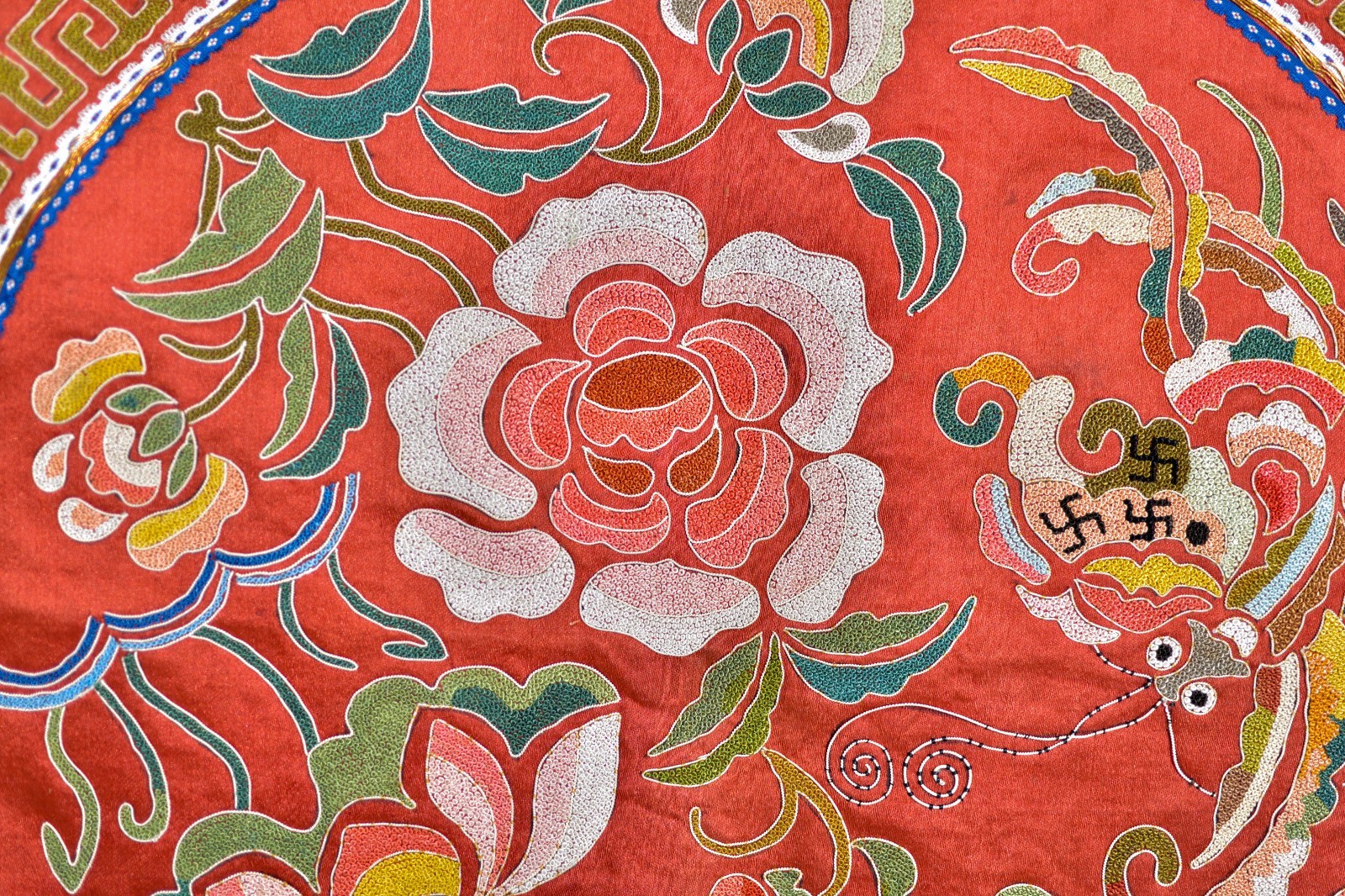 WONDERFUL ANTIQUE CHINESE ROUNDEL SILK EMBROIDERY TEXTILE BADGE | eBay