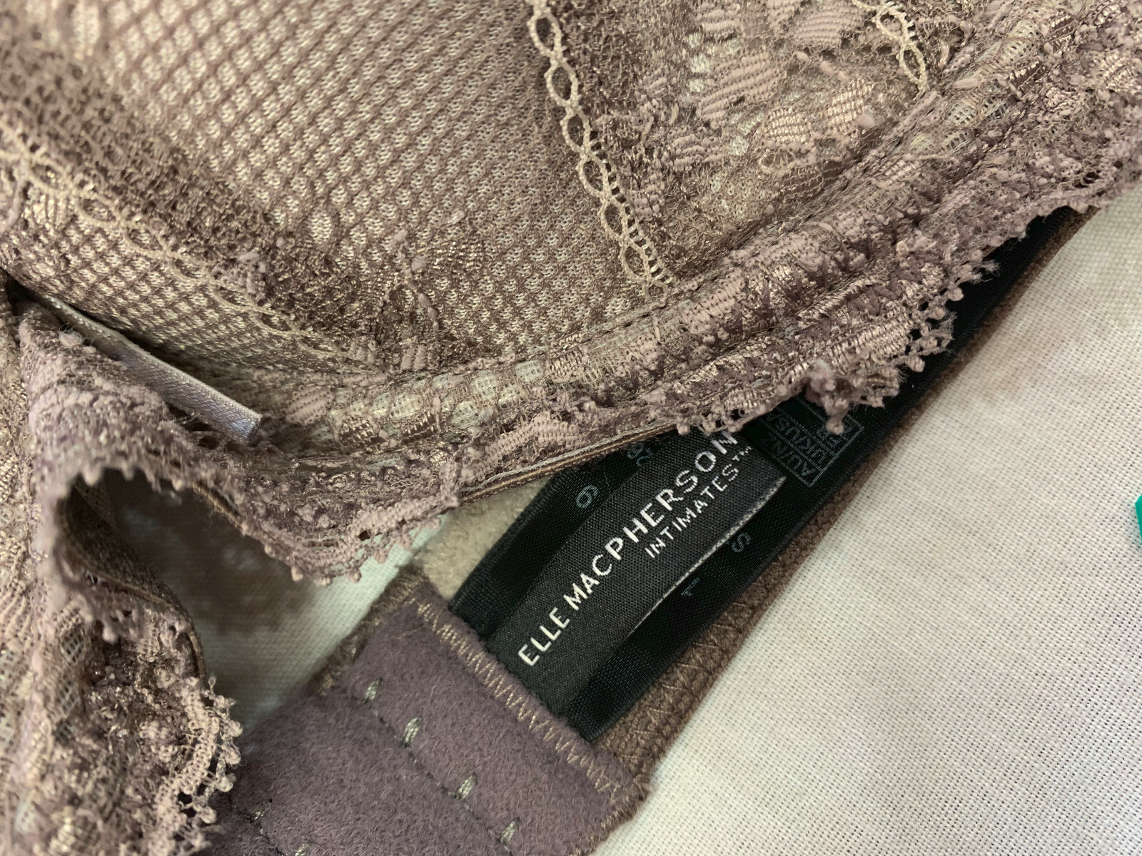 ELLE MACPHERSON WOMENS UNDERWIRE BRA SIZE 36D - Gem