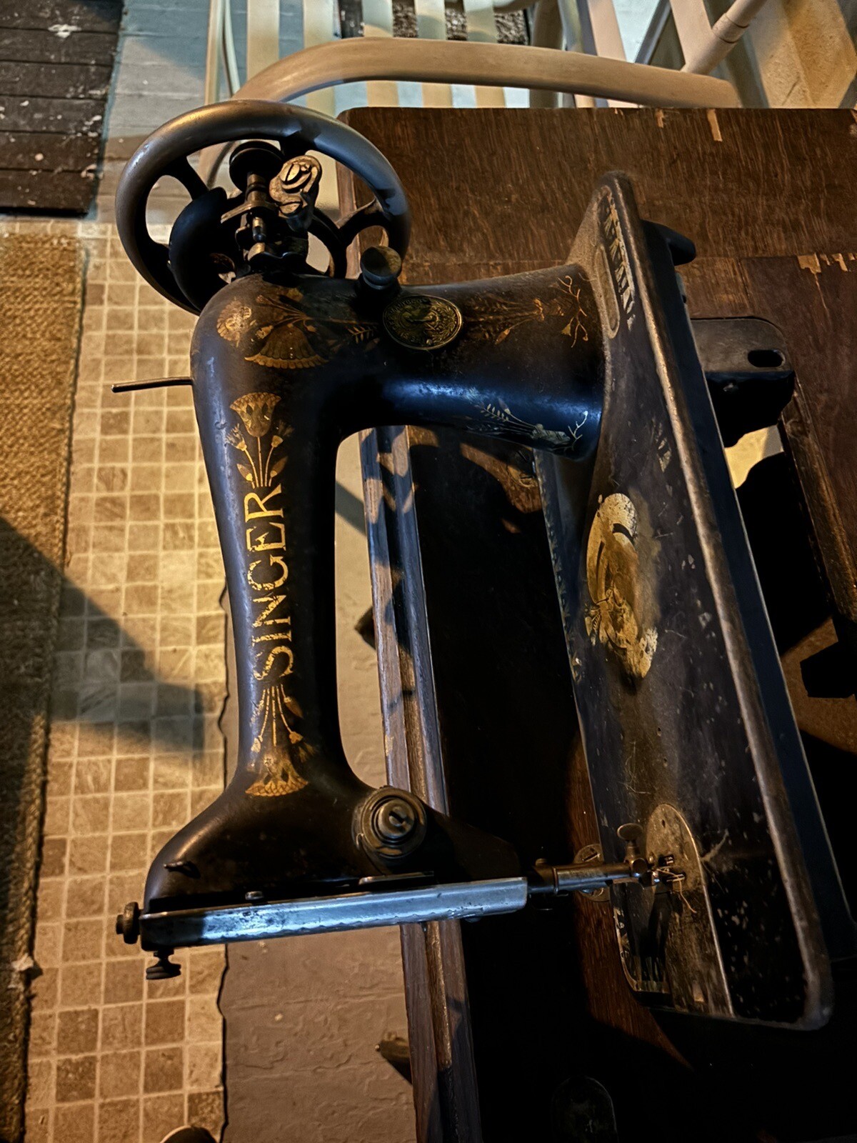 Antique Singer sewing machine and desk. G series serial number. | eBay