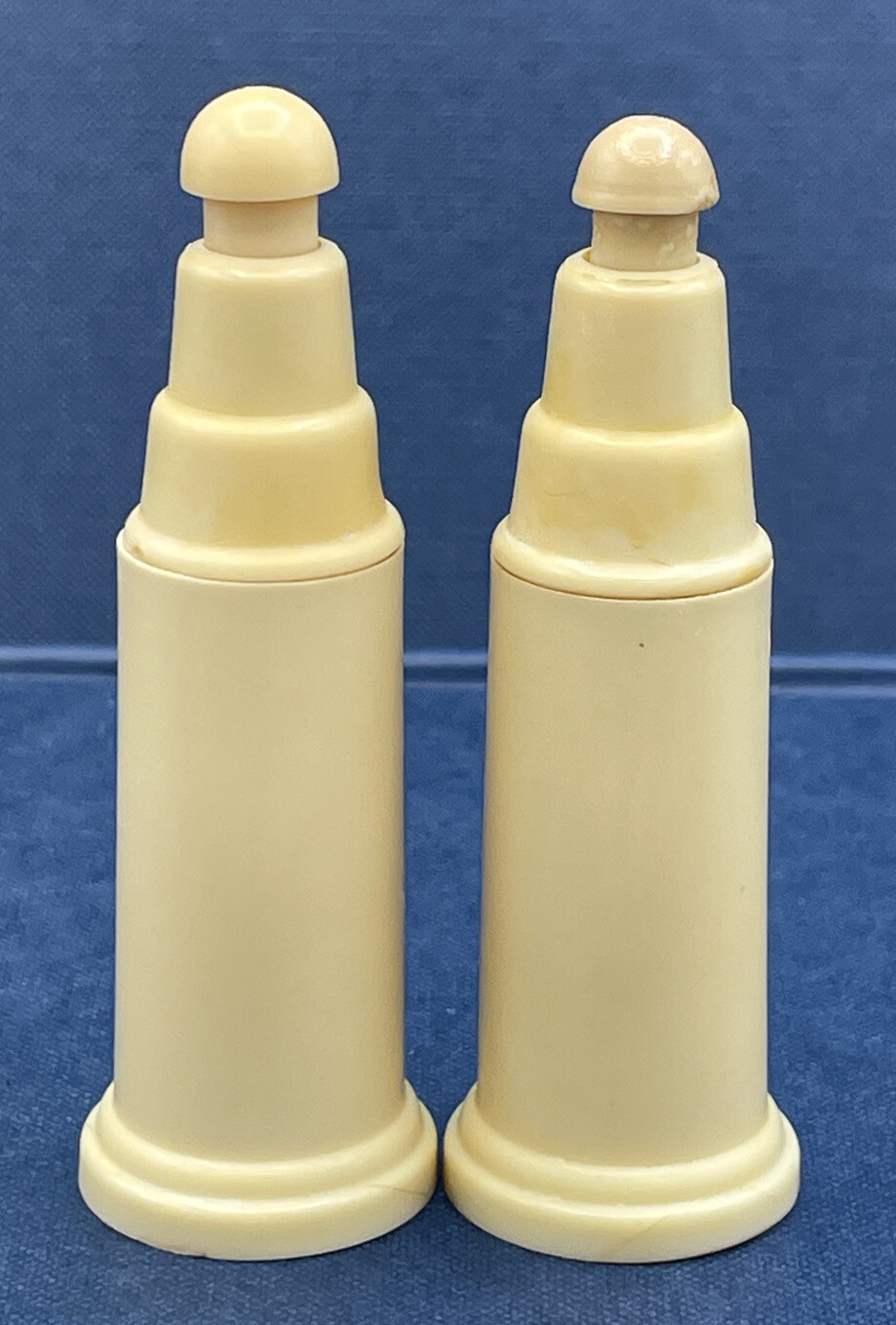 White MCM Art Deco Atomic Salt & Pepper Shakers USA Push Top Plastic ...