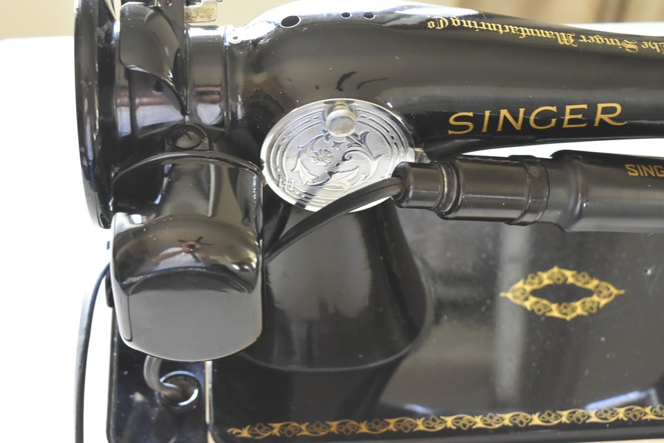 1947 Vintage 15-91 Black Singer Sewing Machine Wood Desk Cabinet Chair ...