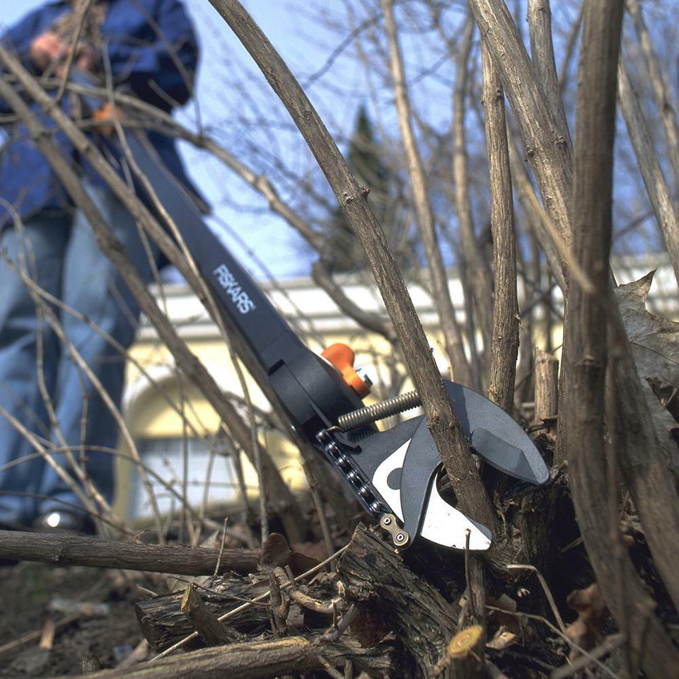 Fiskars Reach Stik 54 in. Tree Pruner Steel Cutting Rotate Bypass Blade ...