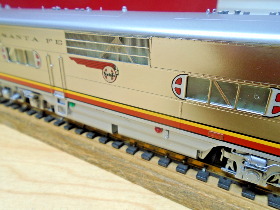 Coach Yard Detailed Brass HO ATSF E8 A/B Diesel Loco Set Runs Smooth ...