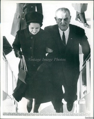1964 First Lady & President Johnson Boarding Air Force One Politics 7X9 ...