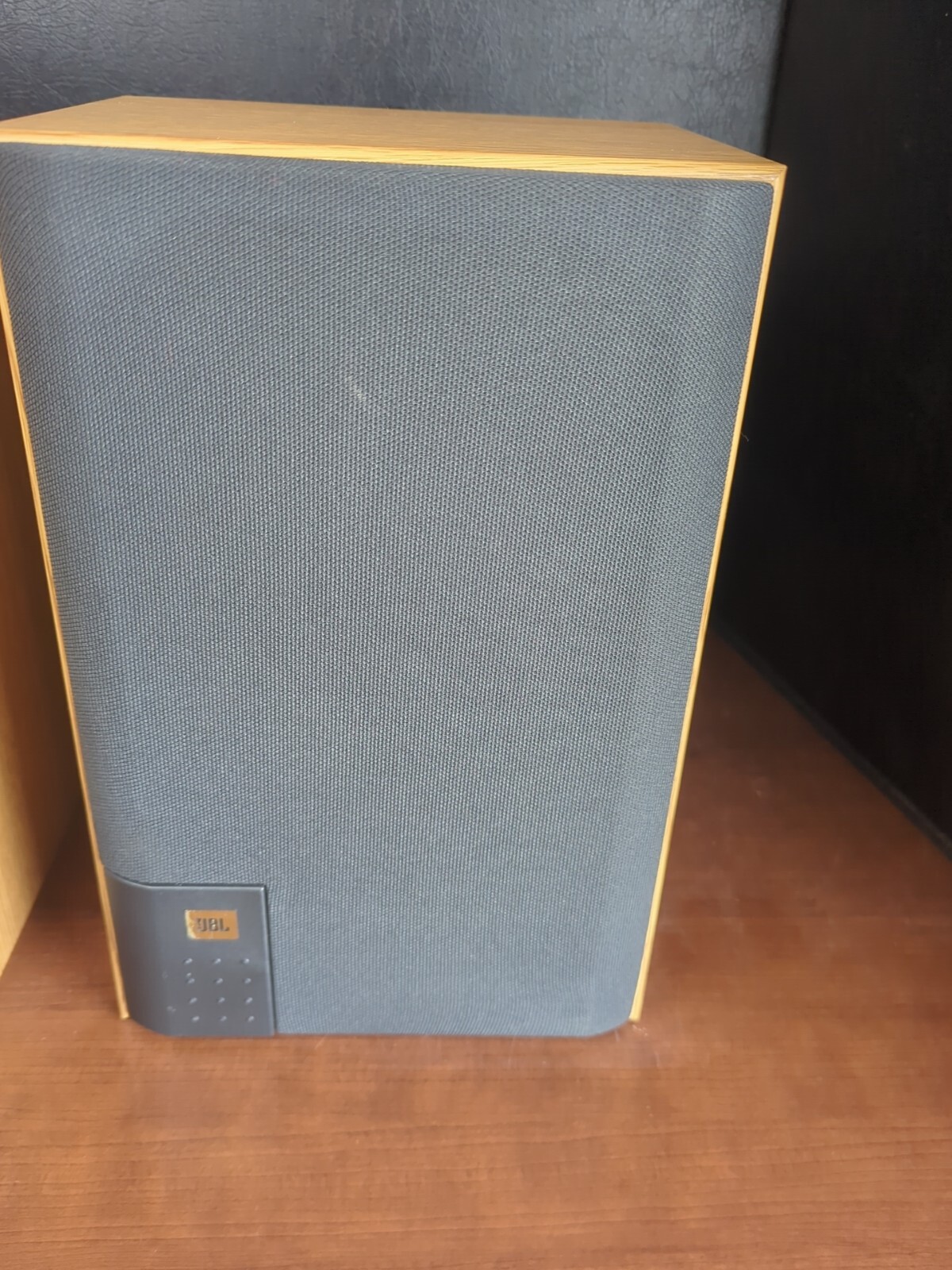 JBL J2050 Bookshelf Speakers (Pair) 2 Wood Grain w/ Omni-Mounts ...