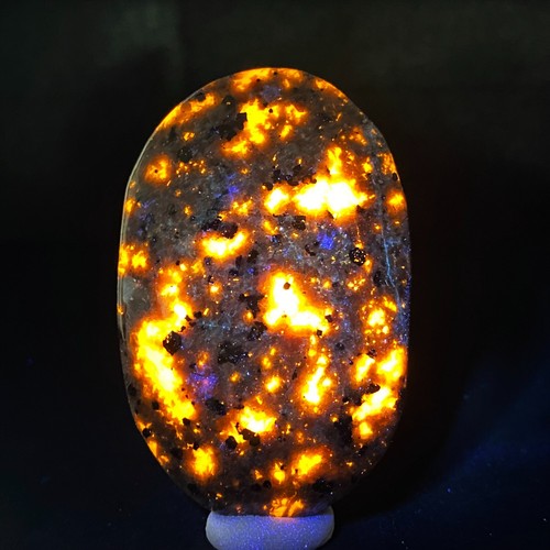 Under UV Very Bright Yooperlite Yooper Stone Lake Superior Glowing D804 ...