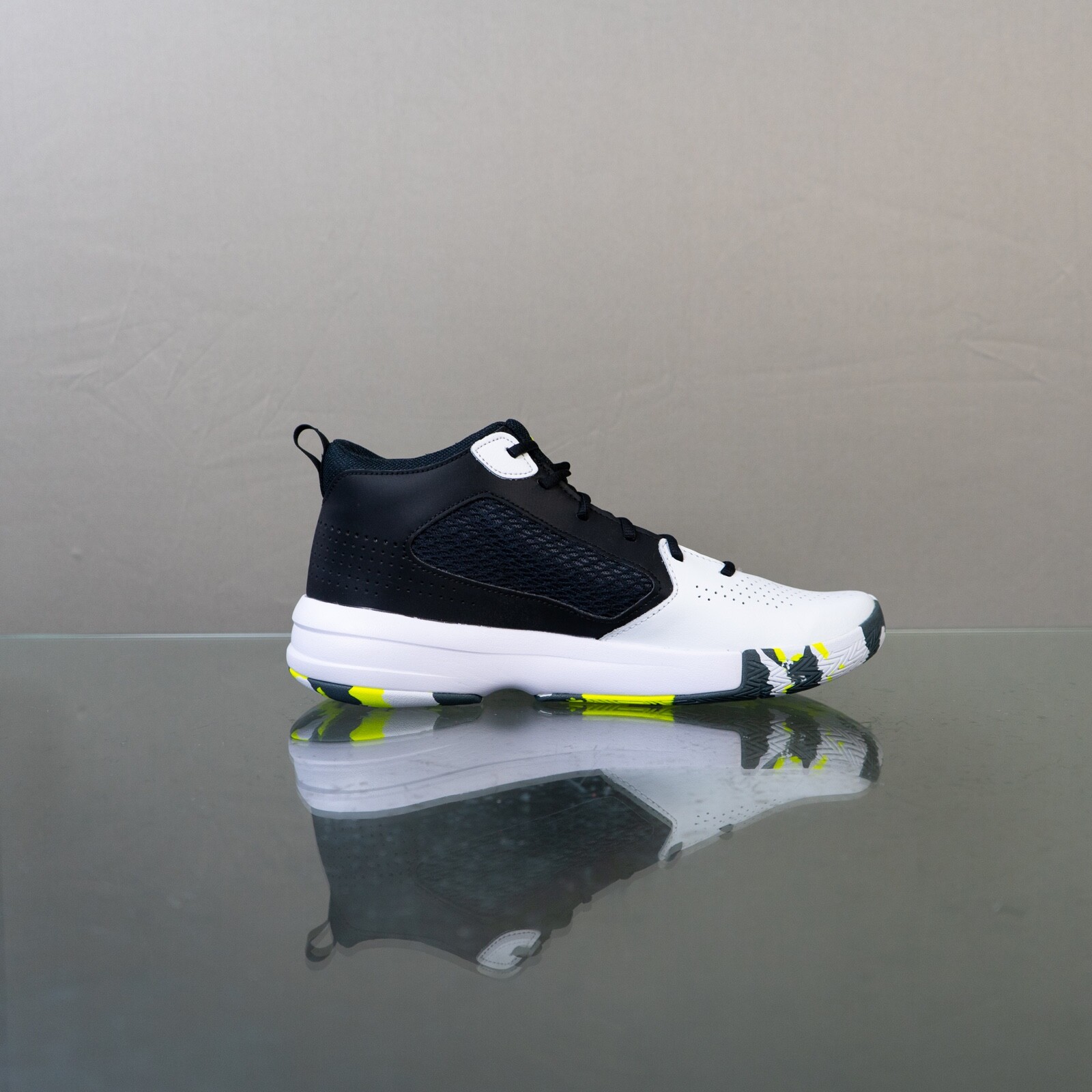 Under Armour Lockdown 5 Men's Training Sneaker Basketball Shoes White ...