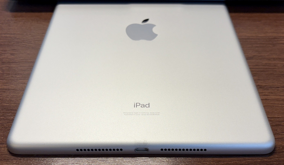 Apple iPad (7th Generation) A2197 32 GB, Wi-Fi, 10.2 in - Silver | eBay