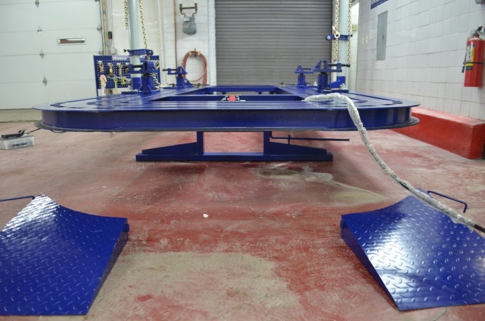 FREE DELIVERY NEW 22 FEET 4 TOWERS AUTO BODY SHOP FRAME MACHINE ...