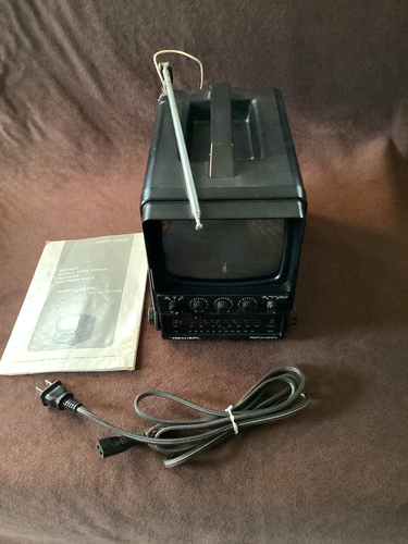 Vintage 1984 Realistic Black & White VHF/UHF TV with AM & FM Radio- AC ...