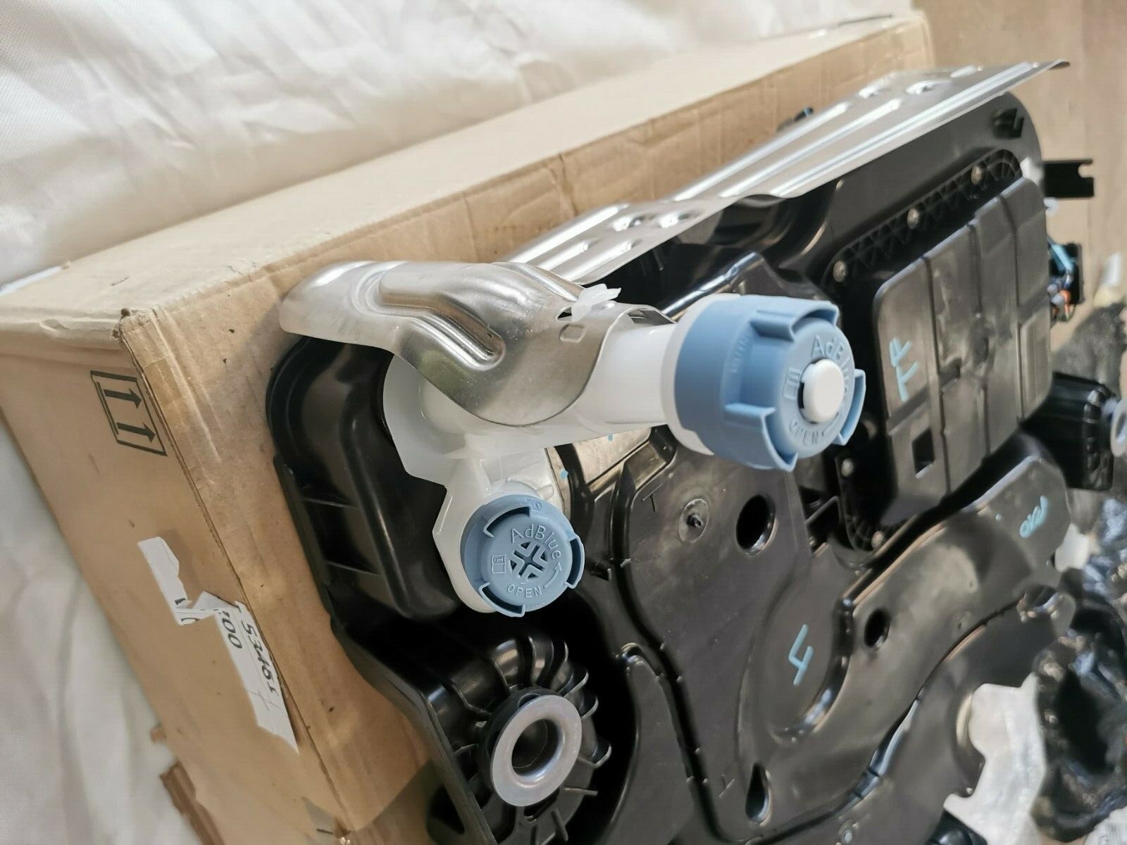 ORIGINAL RÉSERVOIR DE FLUIDE ADBLUE POUR CITROEN C4 II, DS4 1.6D/2.0D ...