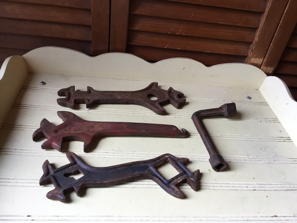 4 ANTIQUE IRON IH INTERNATIONAL HARVESTER TRACTOR WRENCHES 1 FROM ...