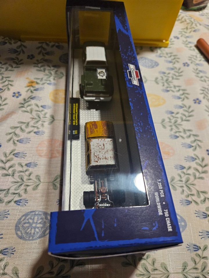 M2 Machines SquareBody 1973 CHEVROLET CHEYENNE SUPER 30 & 1975 ...