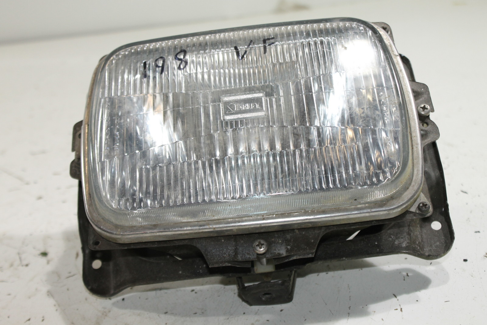 84-85 HONDA INTERCEPTOR 700 VF700 750 FRONT HEADLIGHT HEAD LIGHT LAMP ...