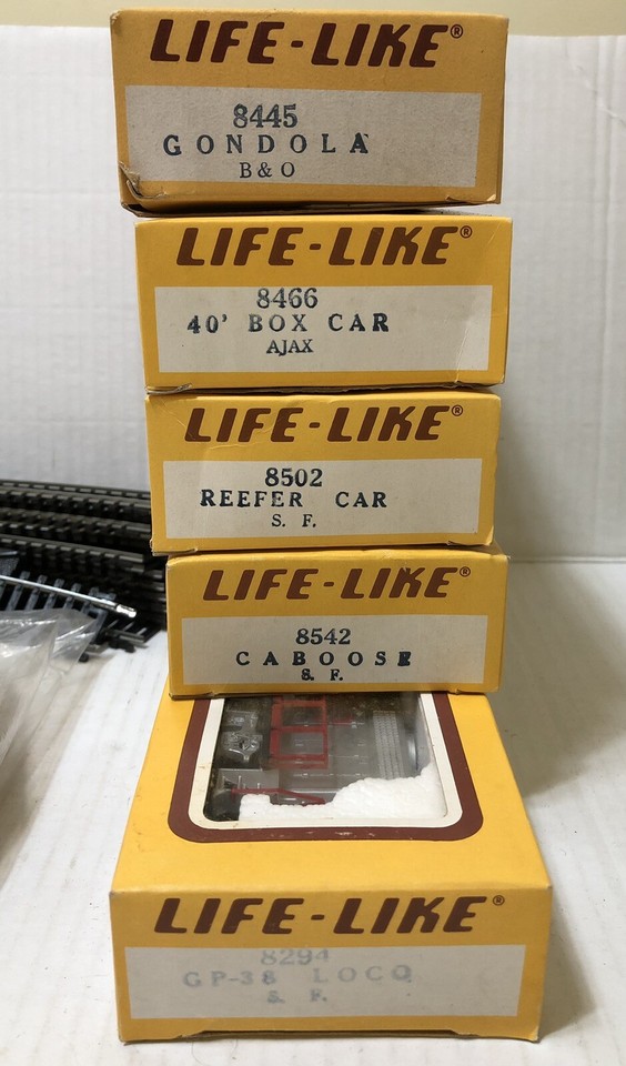 Vintage LIFE LIKE HO Scale RR Railroad Train Lot - Locomotive Caboose ...