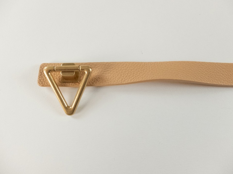 (NO CUSTOMS TAX) BOTTEGA VENETA Point Lock beige triangle buckle ...