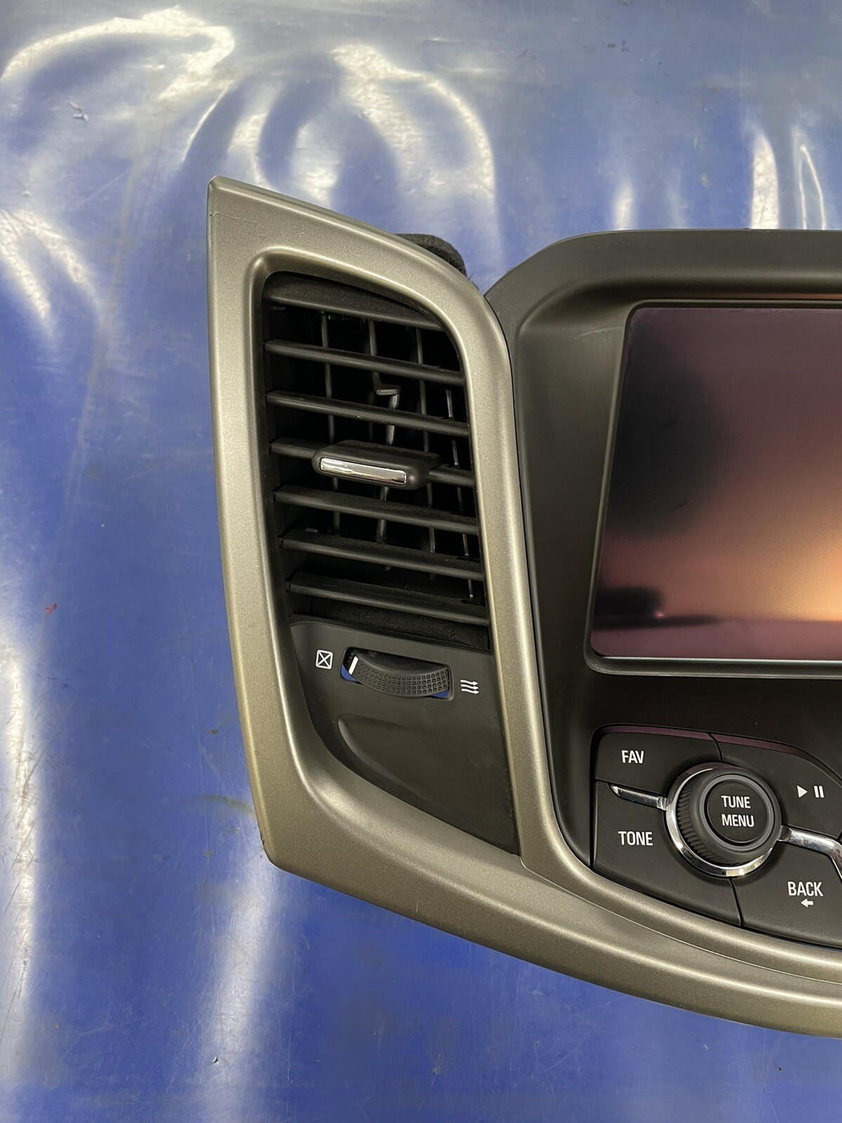 248 Holden VF Commodore Stereo Head Unit 8" Display Screen Non Sat-Nav ...