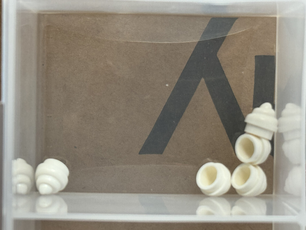 LEGO Parts - White Plate, Round 1 x 1 with Swirl / Twist - No 53119 ...