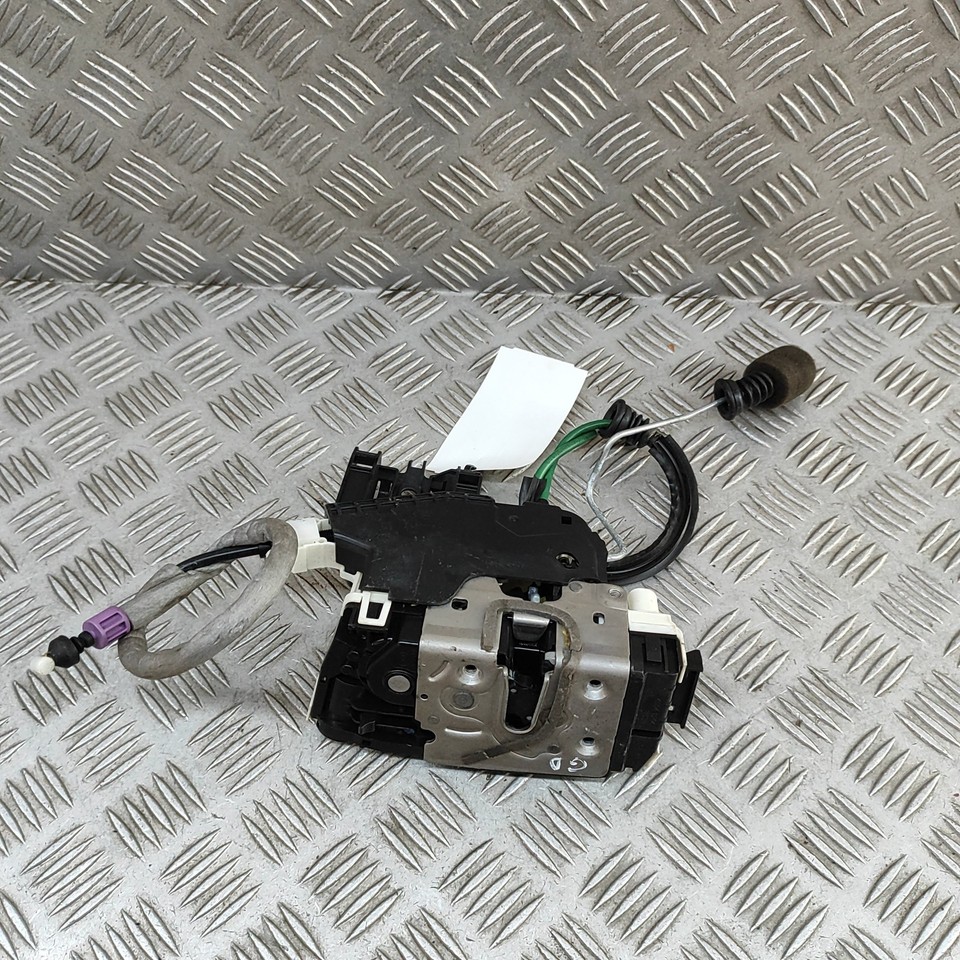 Infiniti Q30 Verrouille de porte droite arrière A0997306000 1.6 ESTROL ...