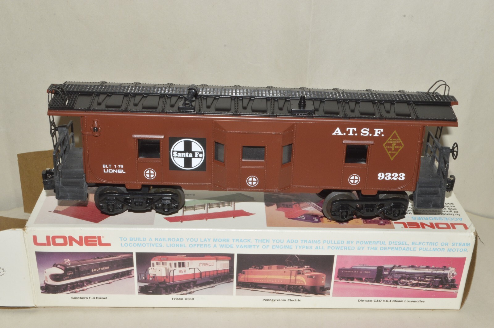 O gauge Lionel 6-9323 Santa Fe Ry bay window caboose car train Famous ...