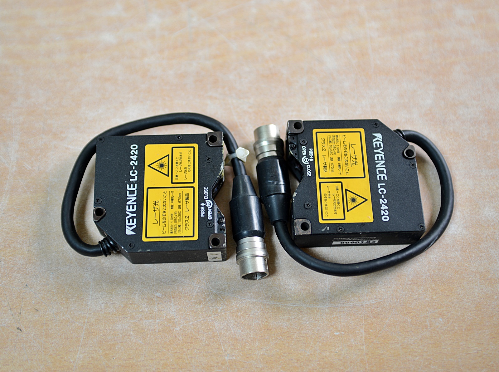 Keyence Laser Displacement Meter & Sensor LC-2400 / LC-2420 / Cable ...