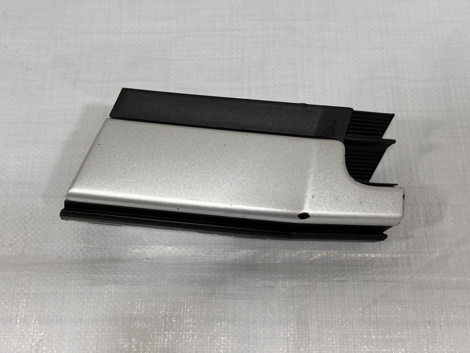 2016-2019 Toyota Highlander front bumper cover HOLE / Cap RIGHT/pas ...