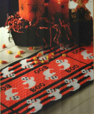 BOO TABLE RUNNER & TINY TREAT BAGS HALLOWEEN PLASTIC CANVAS PATTERN ...