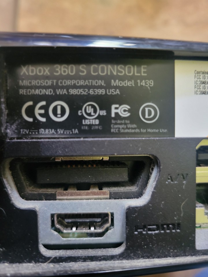 Microsoft Xbox 360 Slim 250GB starwars colors: C3PO, R2D2, and Vader ...