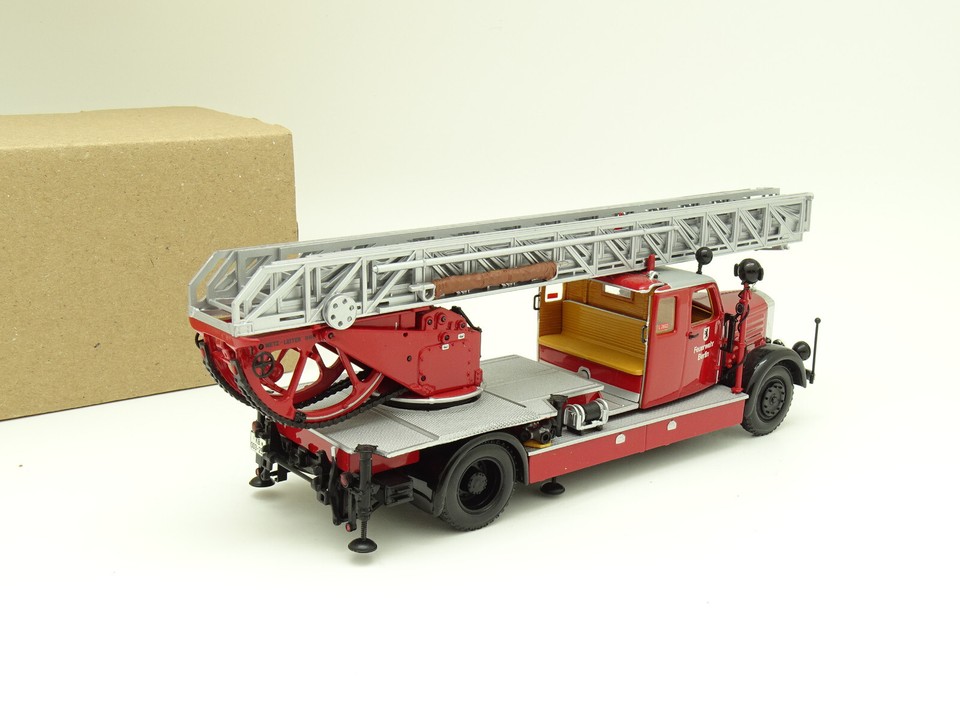 Minichamps SB 1/43 - Mercedes LOD 3750 Scale DL26 Firefighters ...