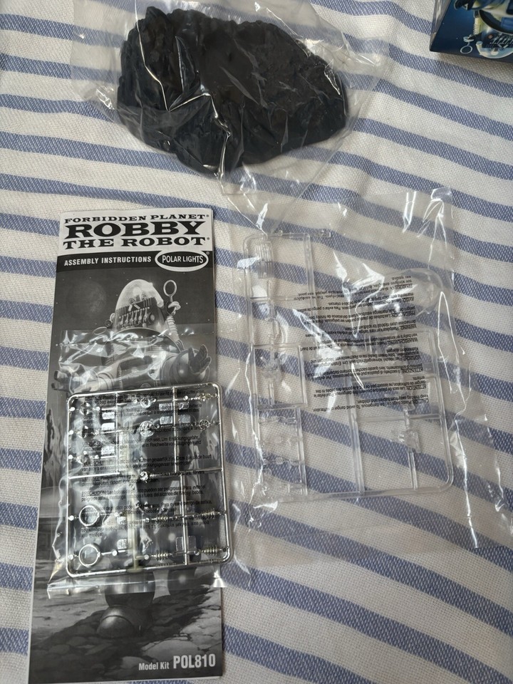 Robby the Robot Forbidden Planet Model Kit By Polar Lights New In Box ...