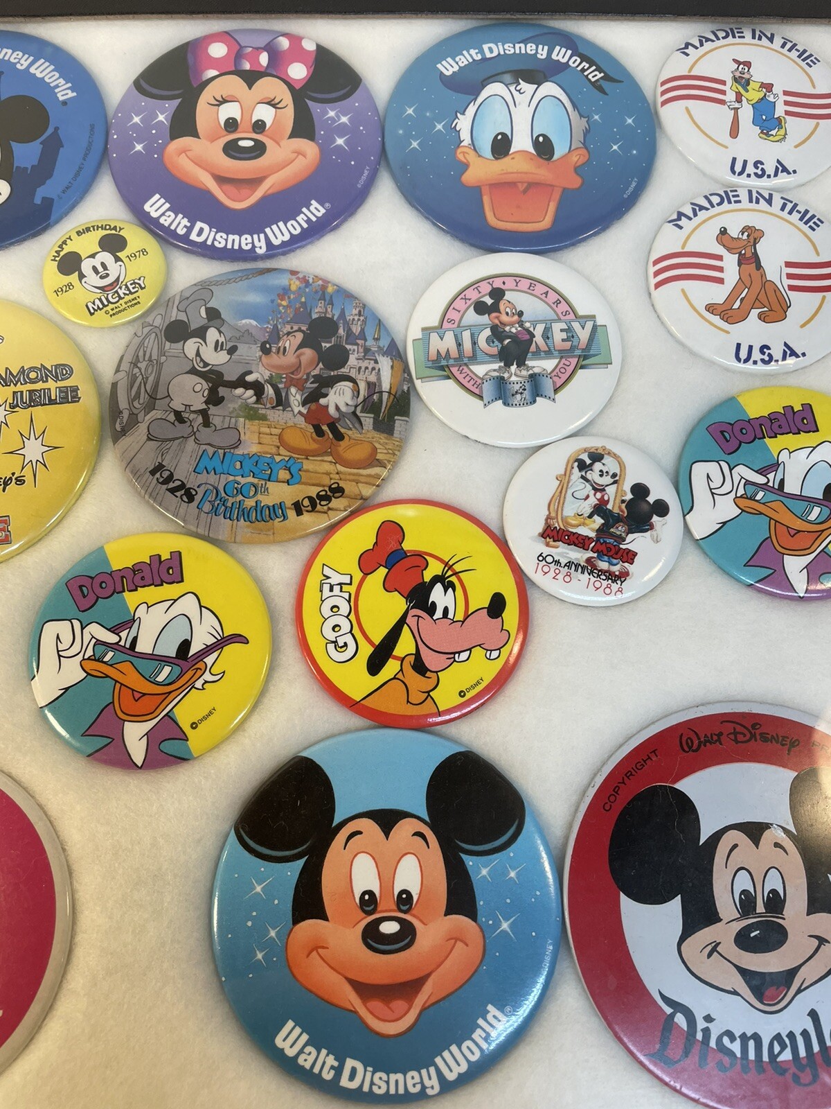 Vintage lot of 20 walt disney Mickey mouse Donald Duck buttons W/case ...