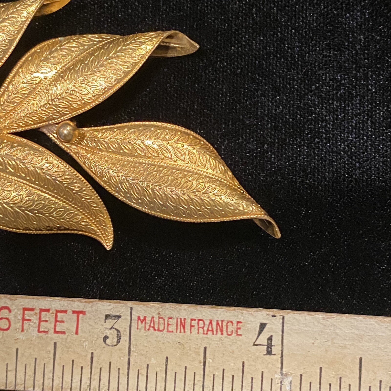 Vintage Gold LEAF BROOCH. Large brooch over 4" long. Unsigned Pin ...