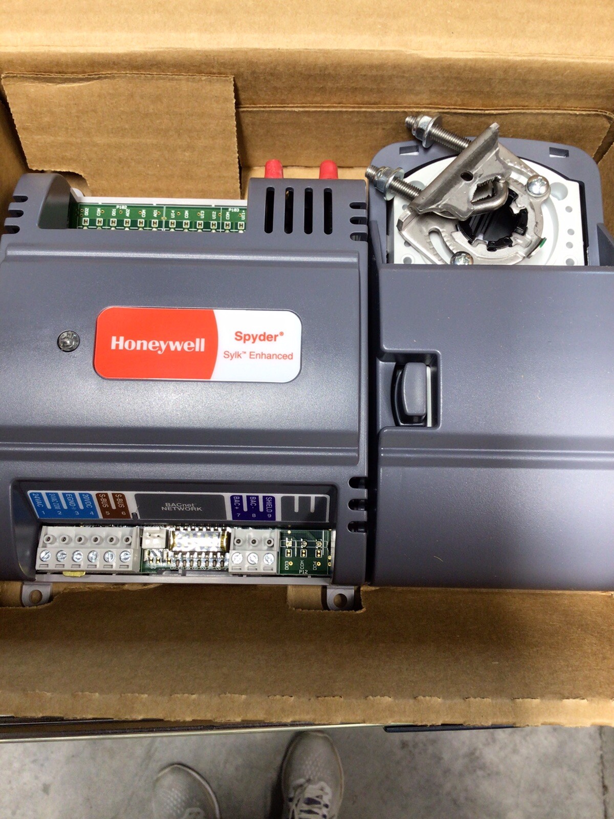 Controller PVB0000AS-ILC Spyder Series 3 Programmable VAV w/Actuator ...