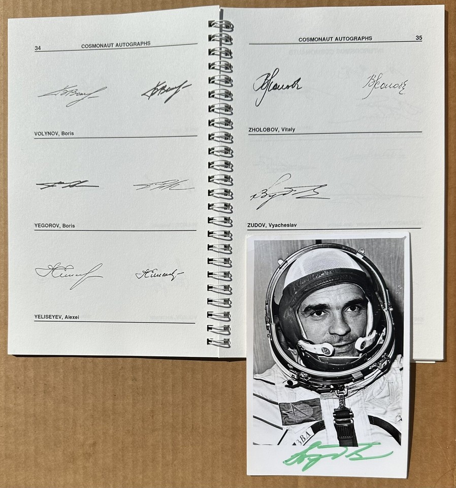 Cosmonaut Autographs signed ID Guide Book Incl.15 Signatures Covers ...