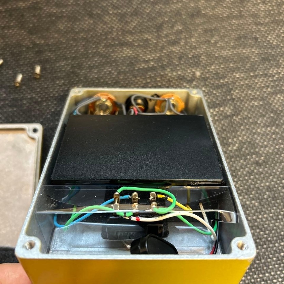 Human Gear FINE.DS FD-333 Gold Pedale di distorsione per chitarra usato ...