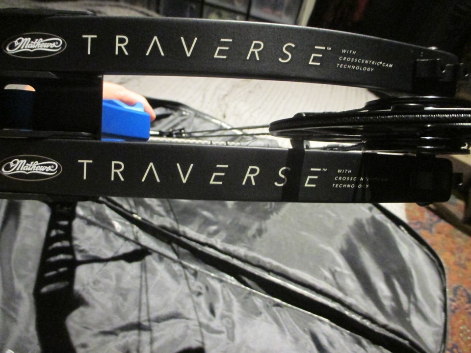 Mathews Traverse 50lbs 28" BLUE bow in bag quiver very nice condition ...