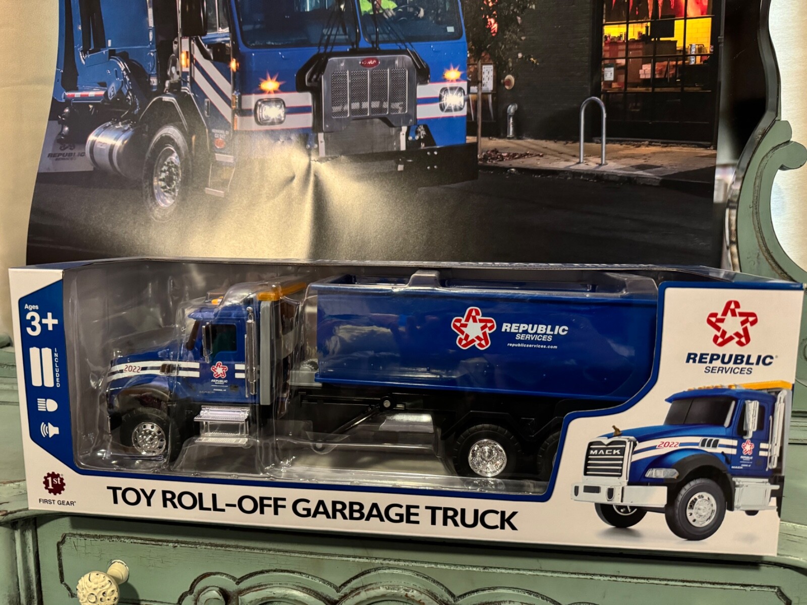 Workstar First Gear Republic Services Phoenix large plastic roll off ...